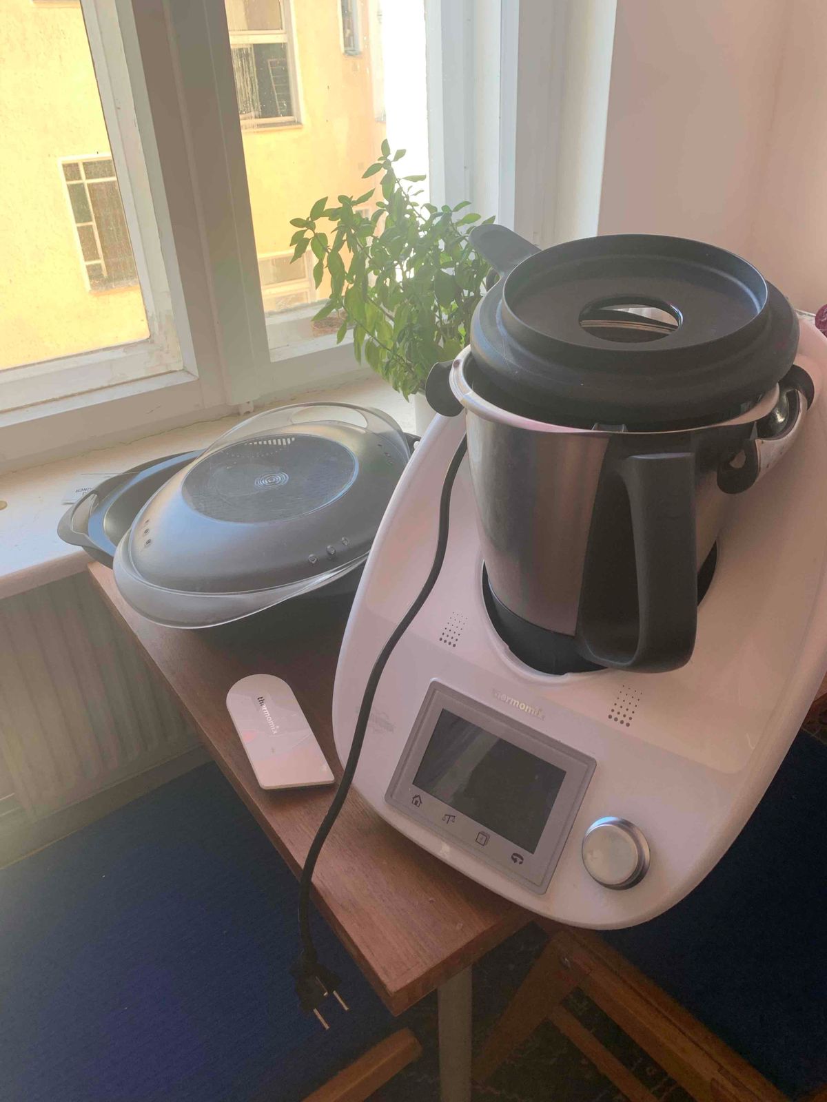 Thermomix TM5 mit Zubehör in Berlin flexibel mieten
