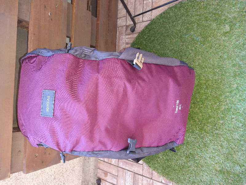 Rucksack Forclaz 40L in Berlin flexibel mieten
